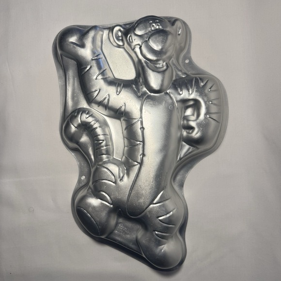Wilton | Kitchen | Vintage Tigger Winnie The Pooh Disney Wilton Cake ...